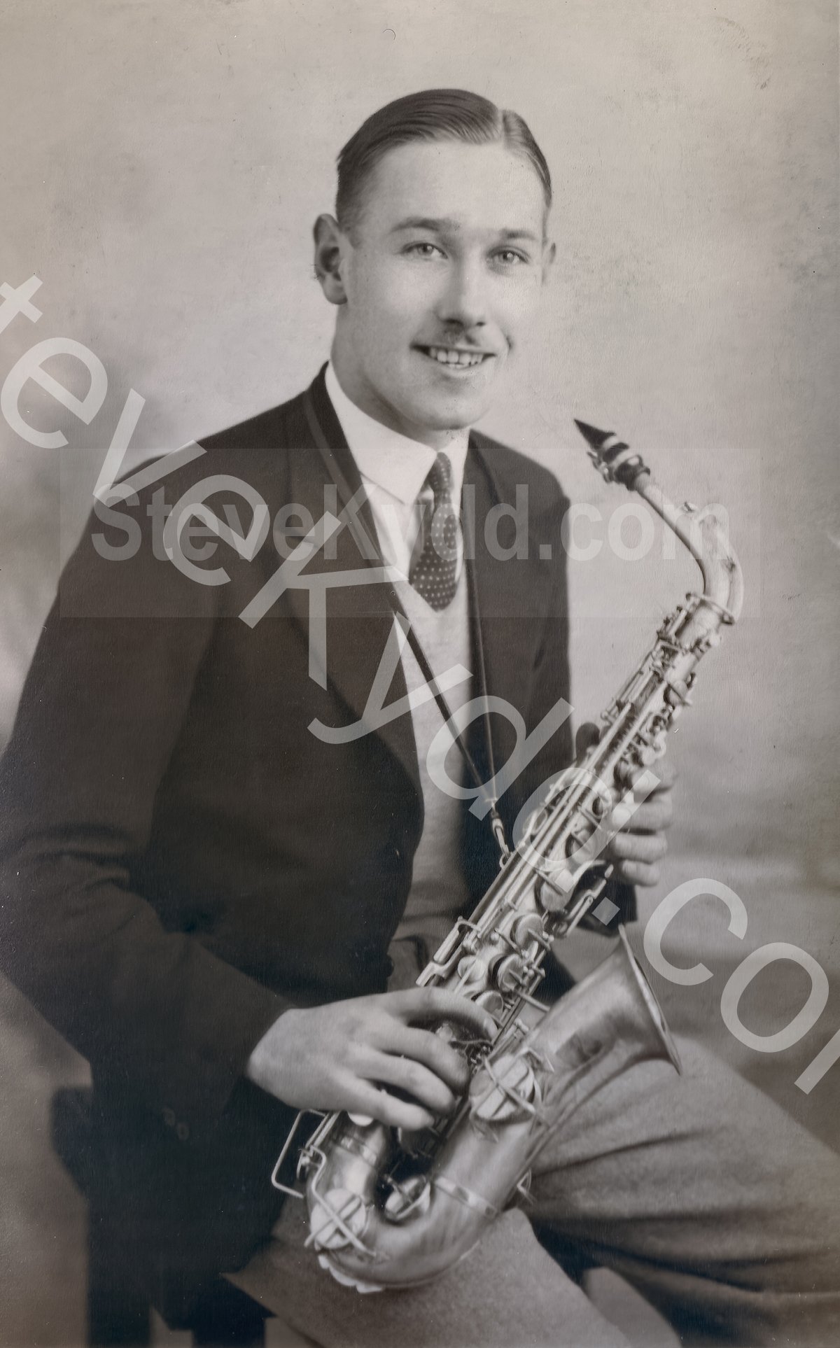Los Angeles Portrait Studios - Photograph of Alto Sax player